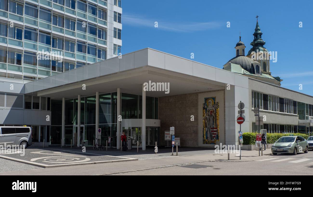 Eingang des Krankenhauses Ordensklinikum Linz – Krankenhaus der Elisabethinen – Krankenhaus der ...