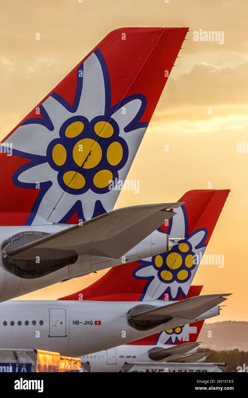 Zürich, Schweiz - 22. Juli 2020: Airbus A320-Flugzeuge von Airbus A320 ... Zürich, Schweiz - 22. Juli 2020: Airbus A320-Flugzeuge von Airbus A320 ...