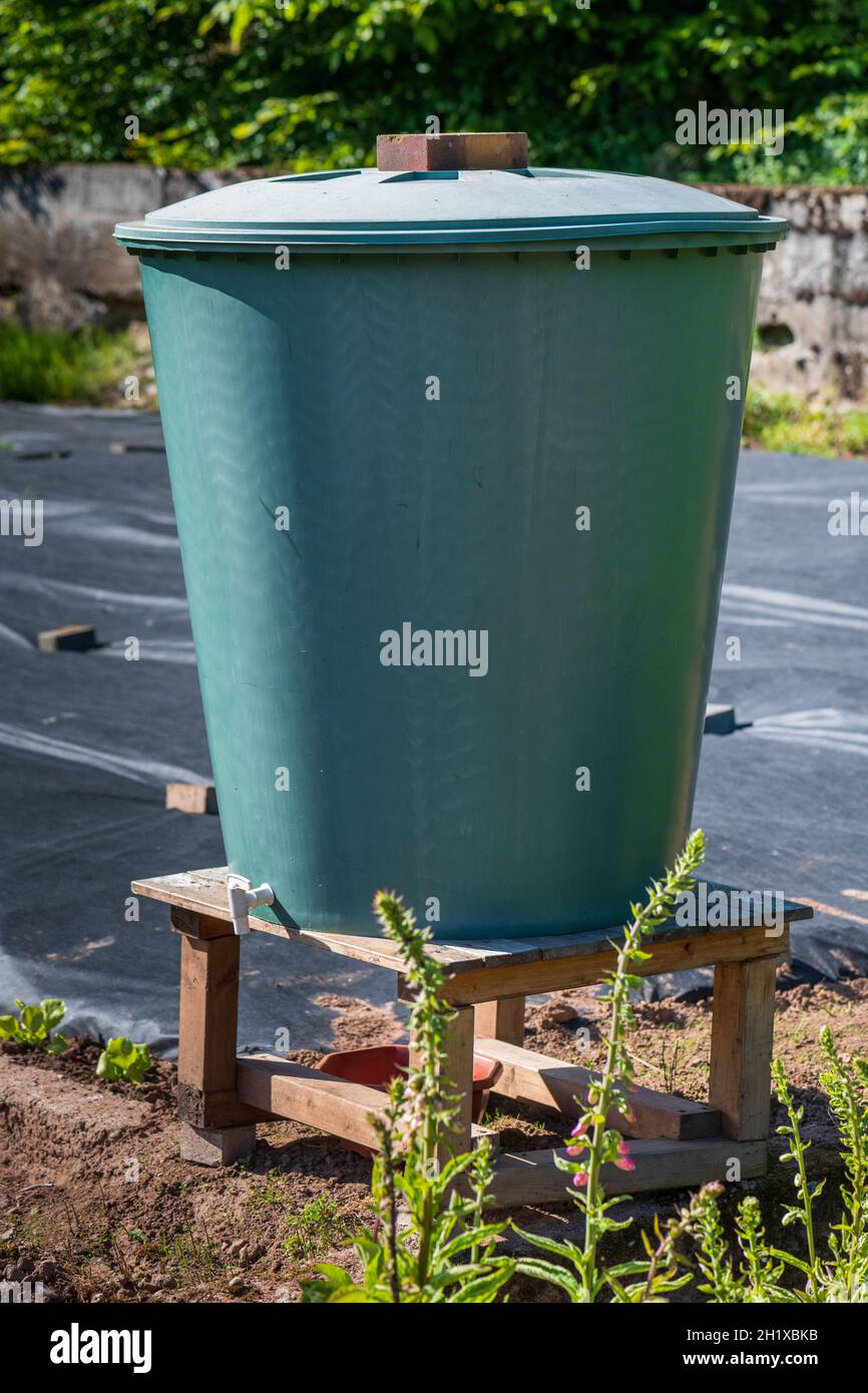 Regenwassersammlung und lagerung -Fotos und -Bildmaterial in hoher ...
