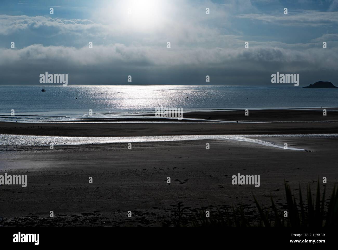 Schimmerndes licht auf dem meer -Fotos und -Bildmaterial in hoher ...