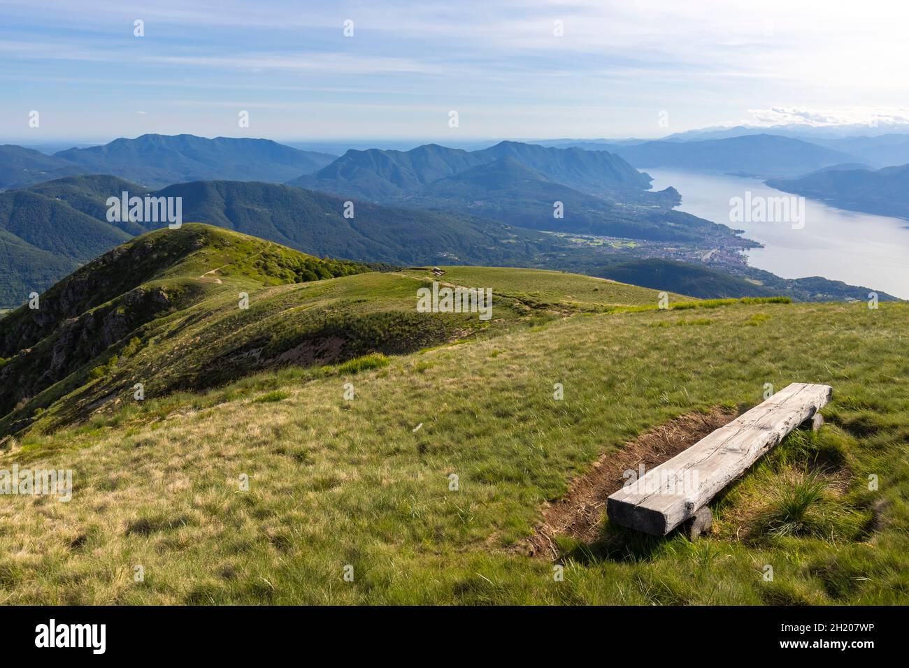 Luino und der lago maggiore -Fotos und -Bildmaterial in hoher Auflösung ...