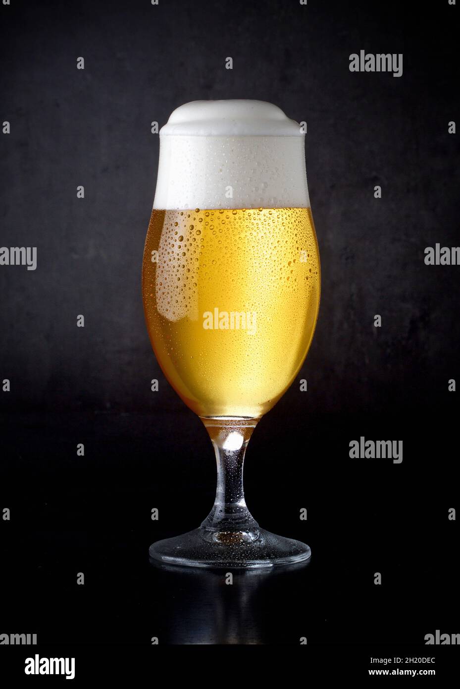 Pils glas -Fotos und -Bildmaterial in hoher Auflösung – Alamy