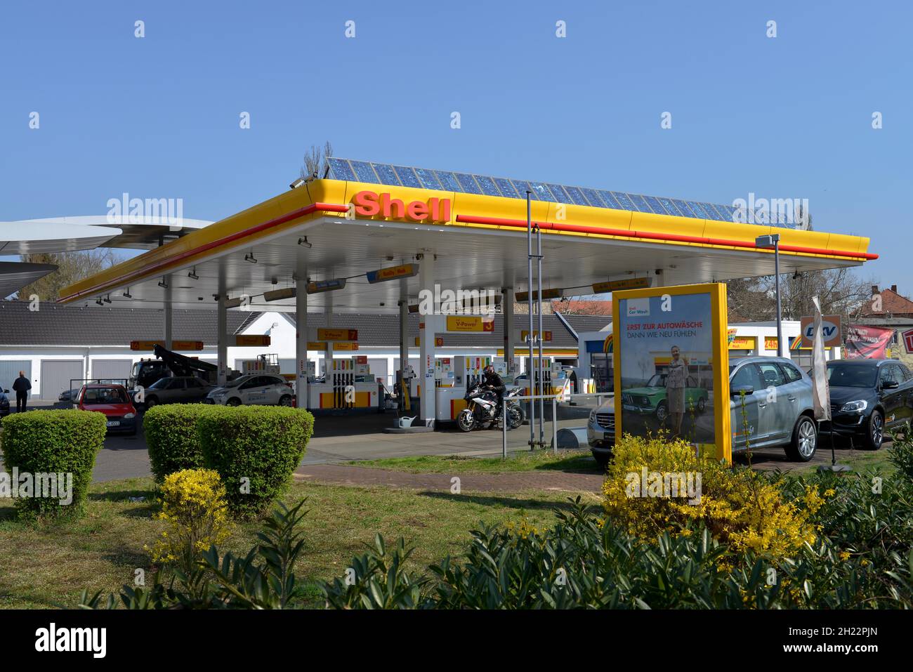 Berlin germany shell gas station -Fotos und -Bildmaterial in hoher ...