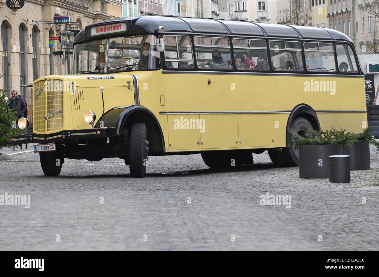 Historischer Saurer-Postbus in Steyr, Österreich, Europa - Historischer ...