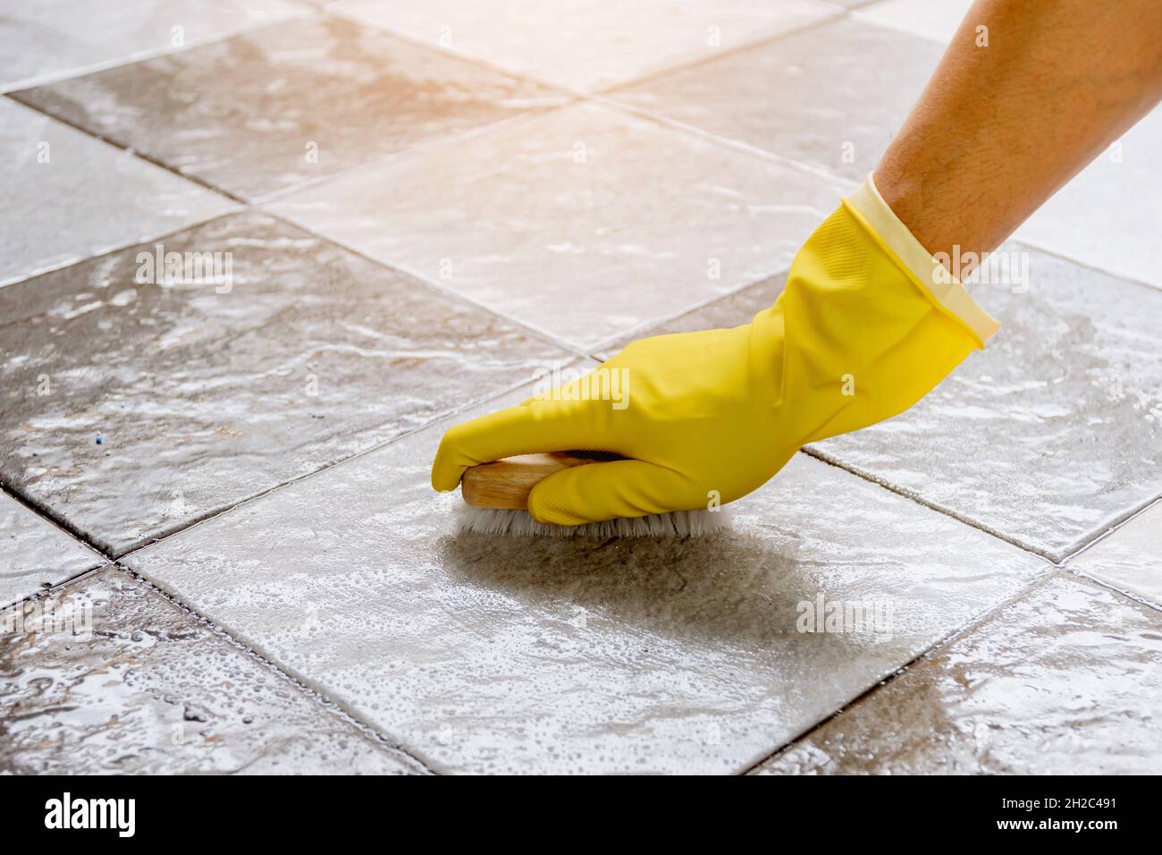 Den boden schrubben -Fotos und -Bildmaterial in hoher Auflösung – Alamy