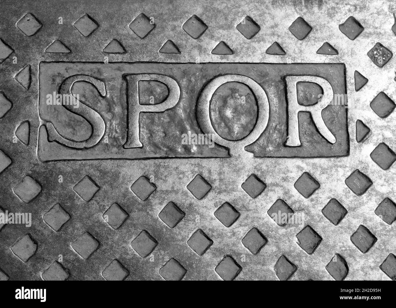 Spqr schriftzug -Fotos und -Bildmaterial in hoher Auflösung – Alamy