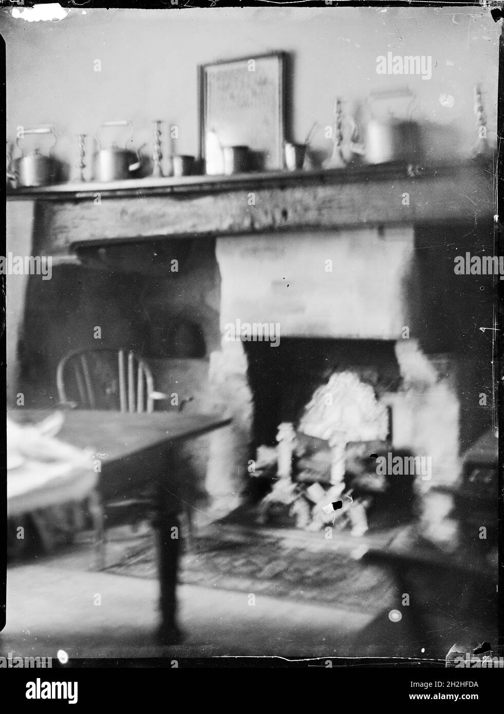 Kaminsims kaminsims kaminsims Schwarzweiß-Stockfotos und -bilder - Alamy