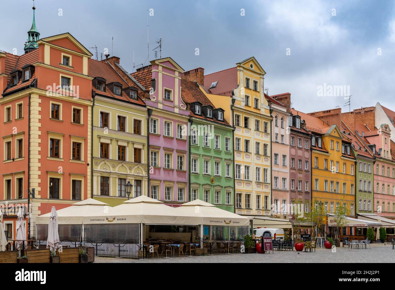 Breslau, Polen - 17. September 2021: Historische Altstadt von Breslau ...