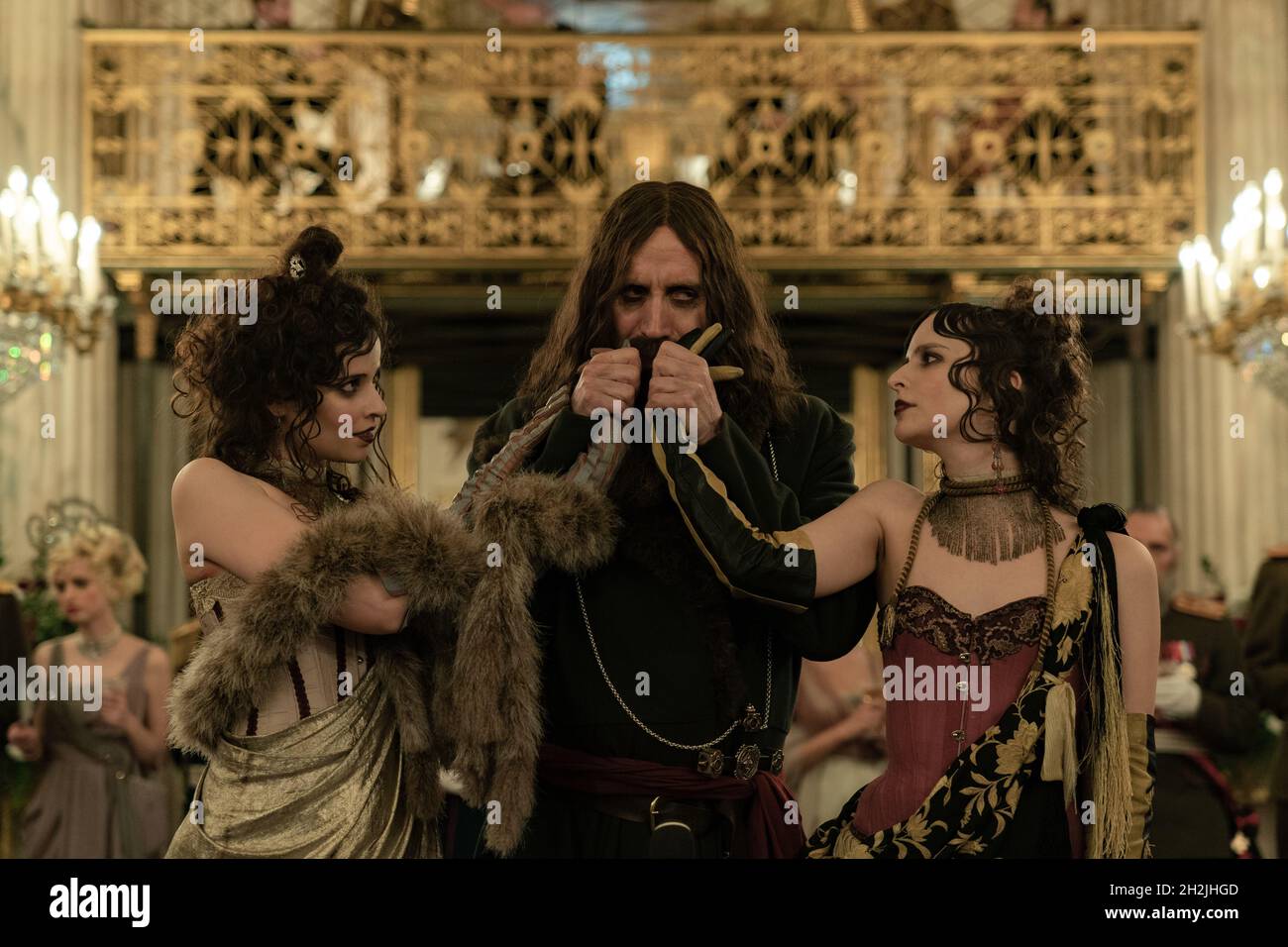 Rhys Ifans als Rasputin in den 20th Century Studios „THE KING’S MAN ...