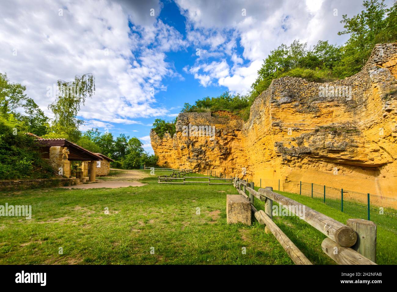 Pierre calcaire -Fotos und -Bildmaterial in hoher Auflösung – Alamy