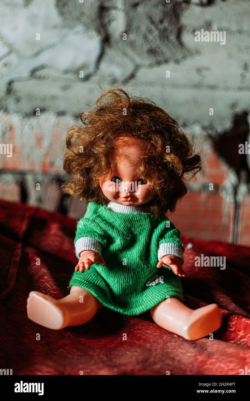 Gruselige halloween puppe -Fotos und -Bildmaterial in hoher Auflösung ...