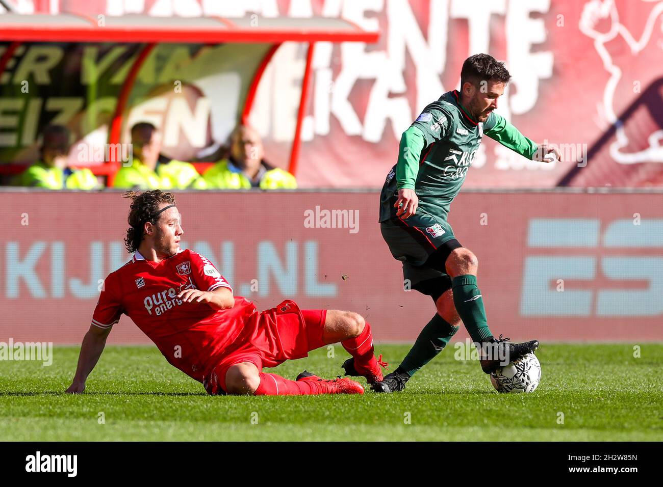 ENSCHEDE, NIEDERLANDE - 24. OKTOBER: Giovanni Troupee vom FC Twente ...