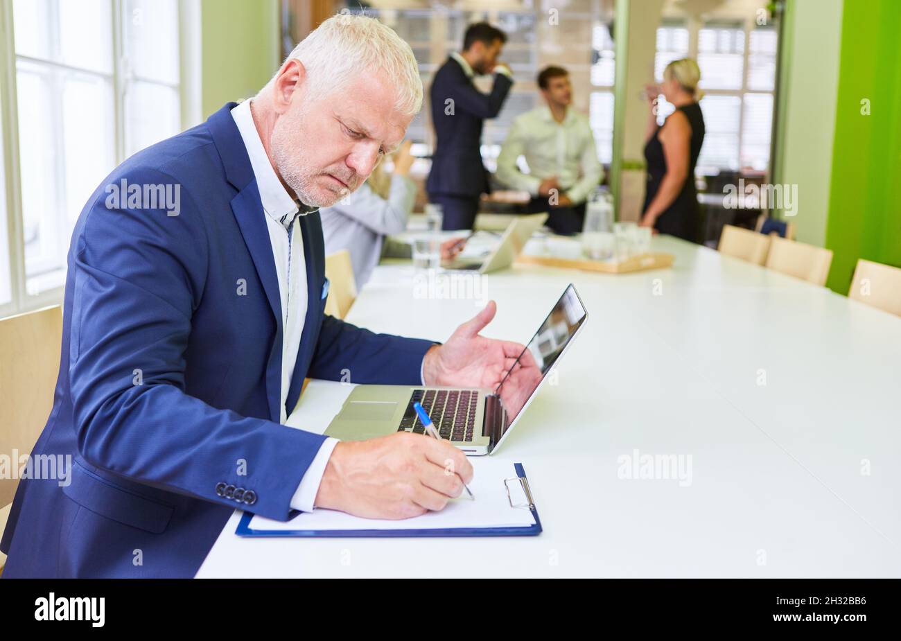 Die entwicklung des menschen -Fotos und -Bildmaterial in hoher ...