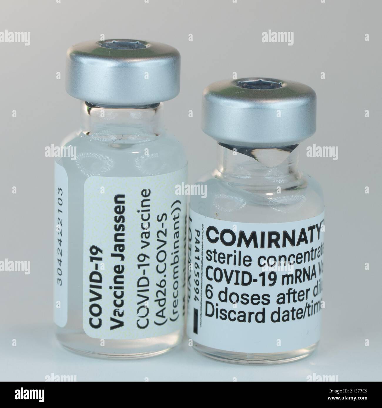 Comirnaty BioNTech Pfizer Janssen Covid-19 grüner Hintergrund ...