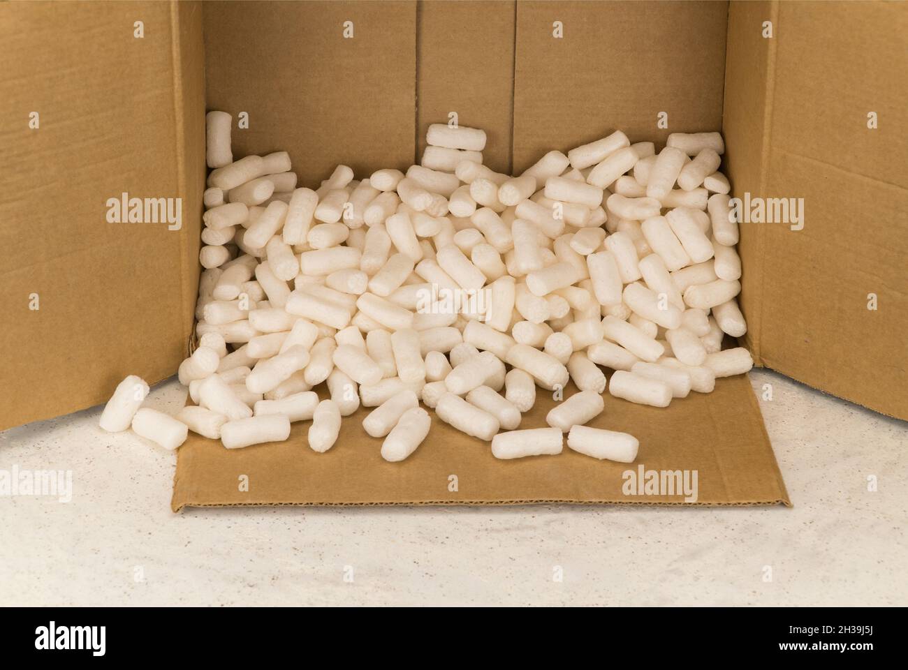 Styropor packaging material -Fotos und -Bildmaterial in hoher Auflösung ...