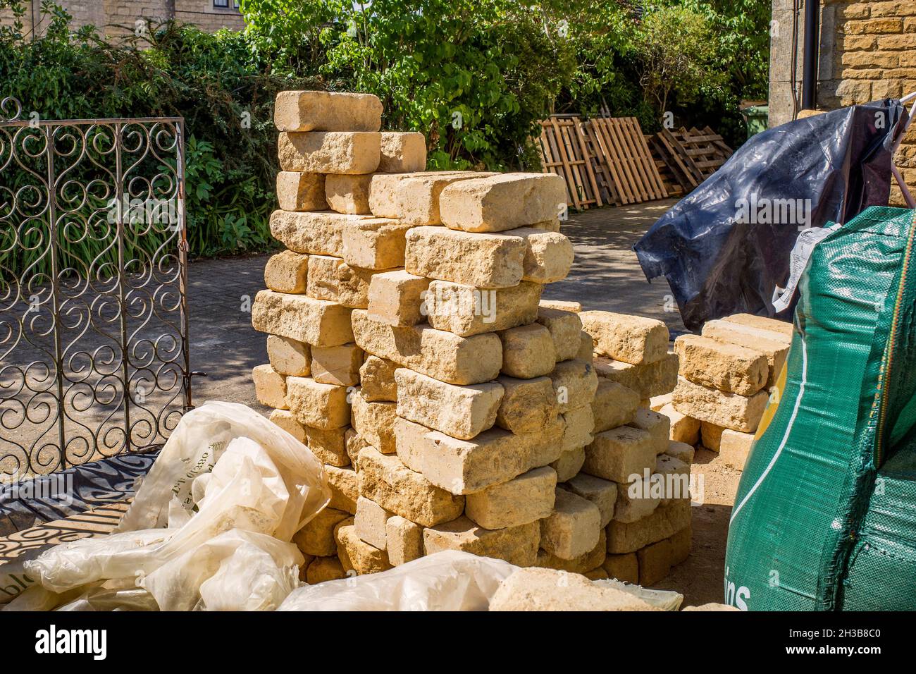Ziegel bauen -Fotos und -Bildmaterial in hoher Auflösung – Alamy