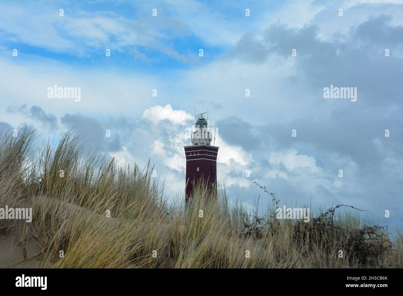 Der 56 Meter hohe eckige 'West Head Lighthouse' in Ouddorp in den ...