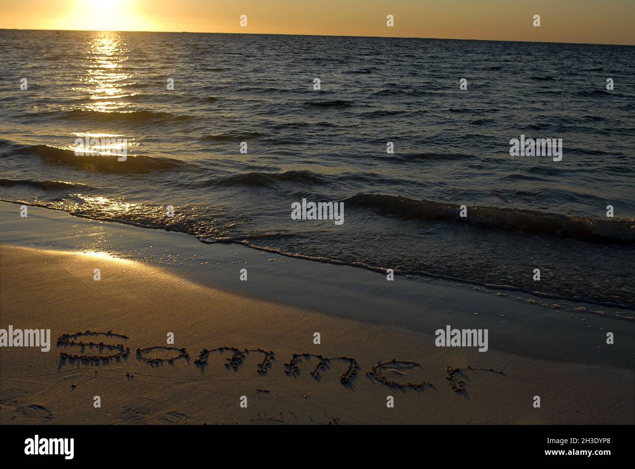 Sommer am strand -Fotos und -Bildmaterial in hoher Auflösung – Alamy