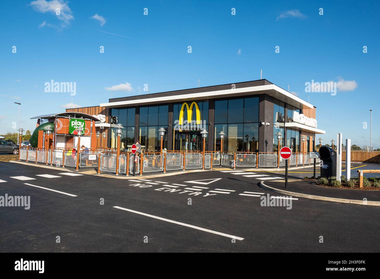 Neues McDonald's Restaurant im Broadland Gate Retail Park Maple Way ...