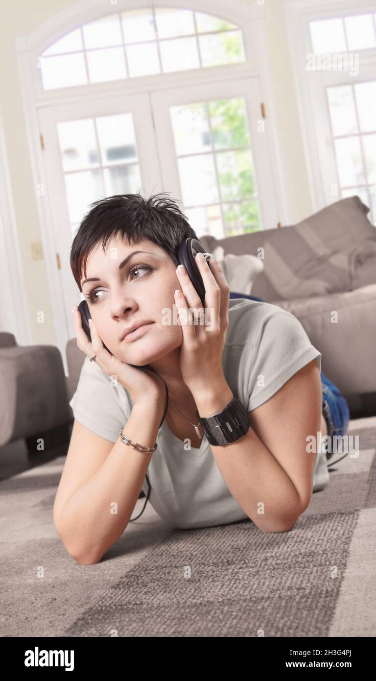 Musik frauen -Fotos und -Bildmaterial in hoher Auflösung – Alamy