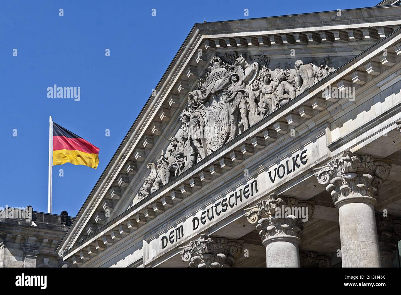 Giebel von reichstag -Fotos und -Bildmaterial in hoher Auflösung – Alamy