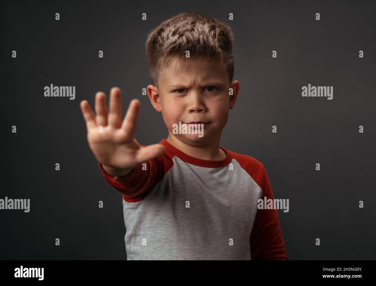 Stopp bedeutet stoppschild -Fotos und -Bildmaterial in hoher Auflösung ...