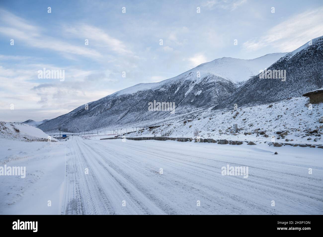 Schnee autobahn -Fotos und -Bildmaterial in hoher Auflösung – Alamy