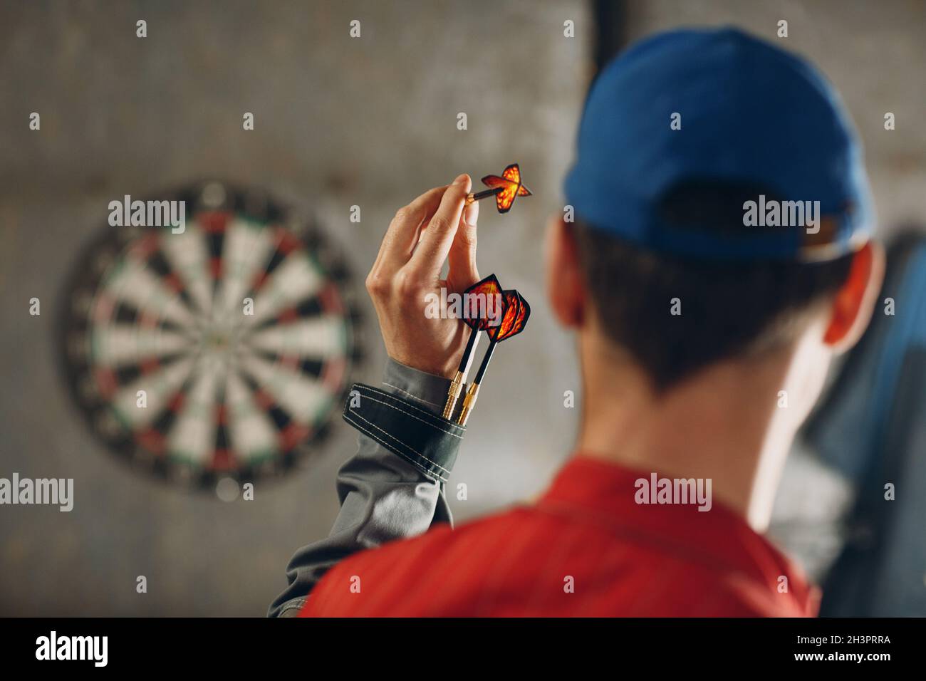 Dartspieler -Fotos und -Bildmaterial in hoher Auflösung – Alamy Dartspieler -Fotos und -Bildmaterial in hoher Auflösung – Alamy