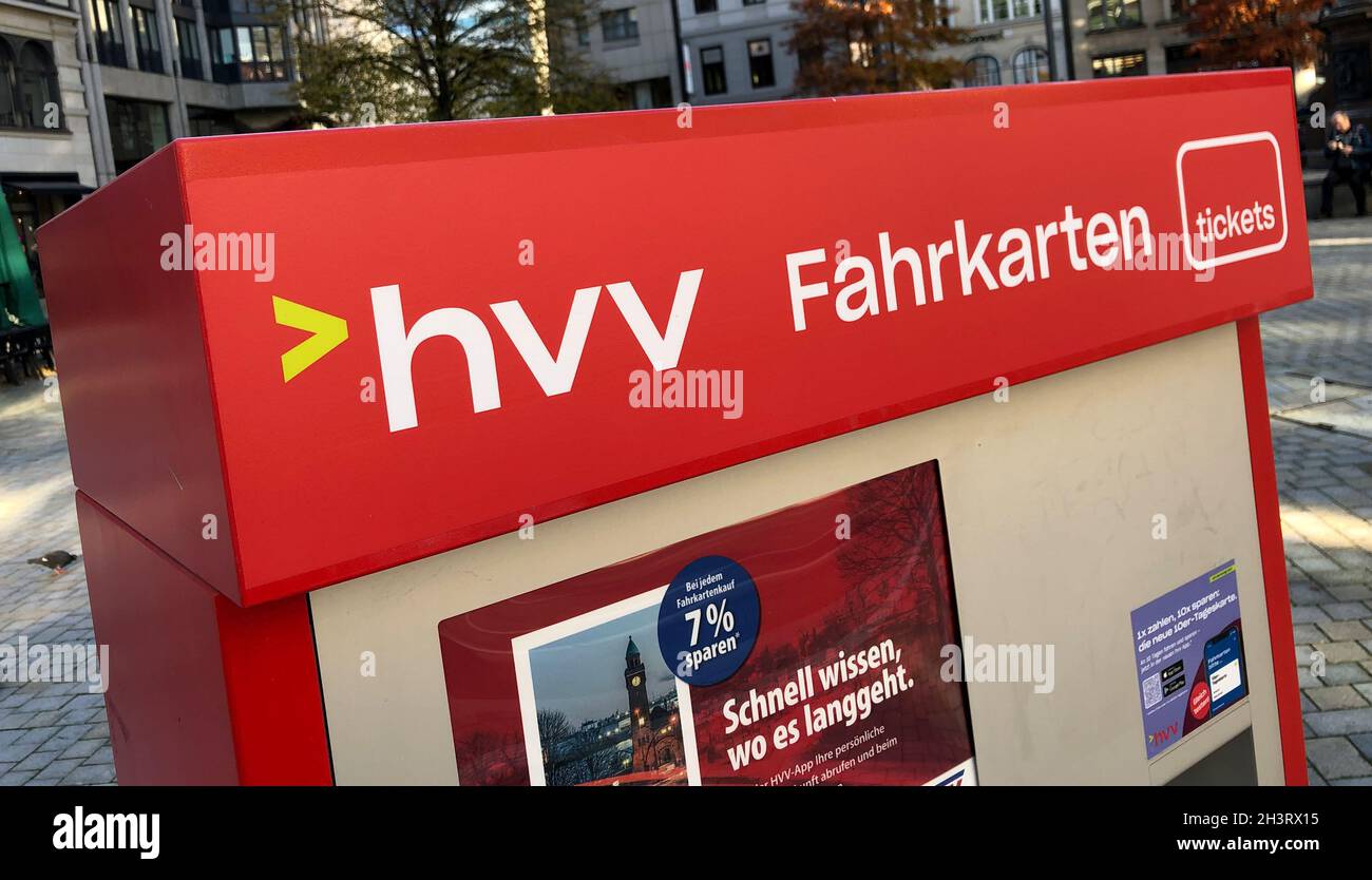 Hamburg, Deutschland. Oktober 2021. Ein Fahrkartenautomat des hvv ...