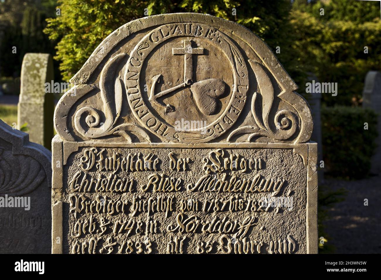 Das symbol des grabsteins -Fotos und -Bildmaterial in hoher Auflösung ...