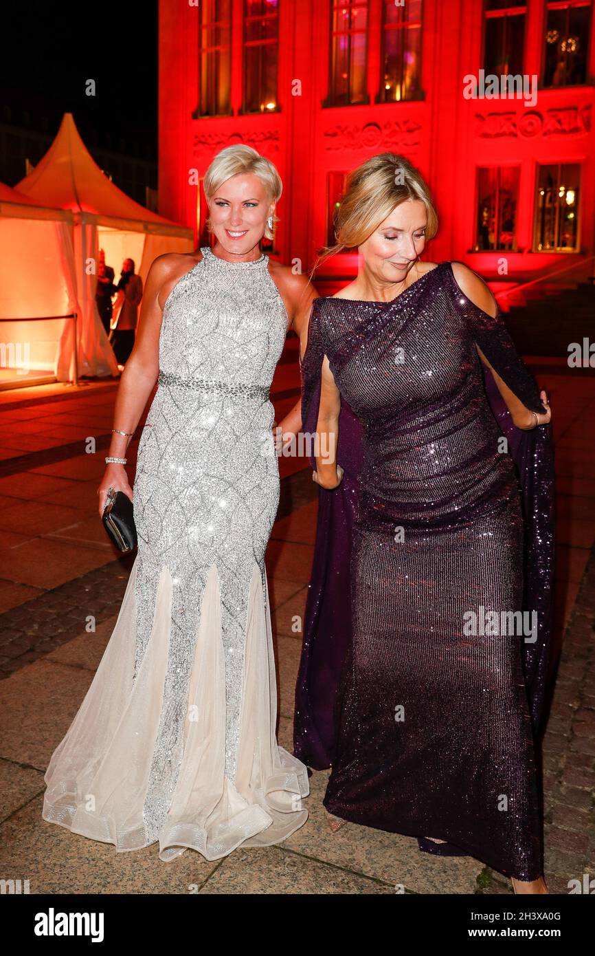 Leipzig, Deutschland. Oktober 2021. Kamilla Senjo (l.) und Kim Fisher ...