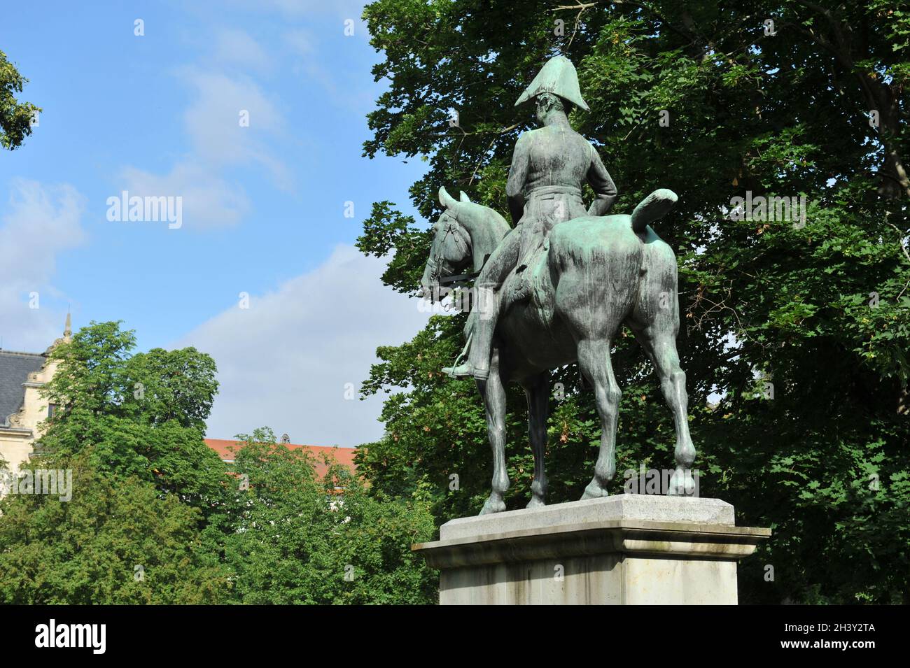 Schlossgarten mit reiterstatue -Fotos und -Bildmaterial in hoher ...