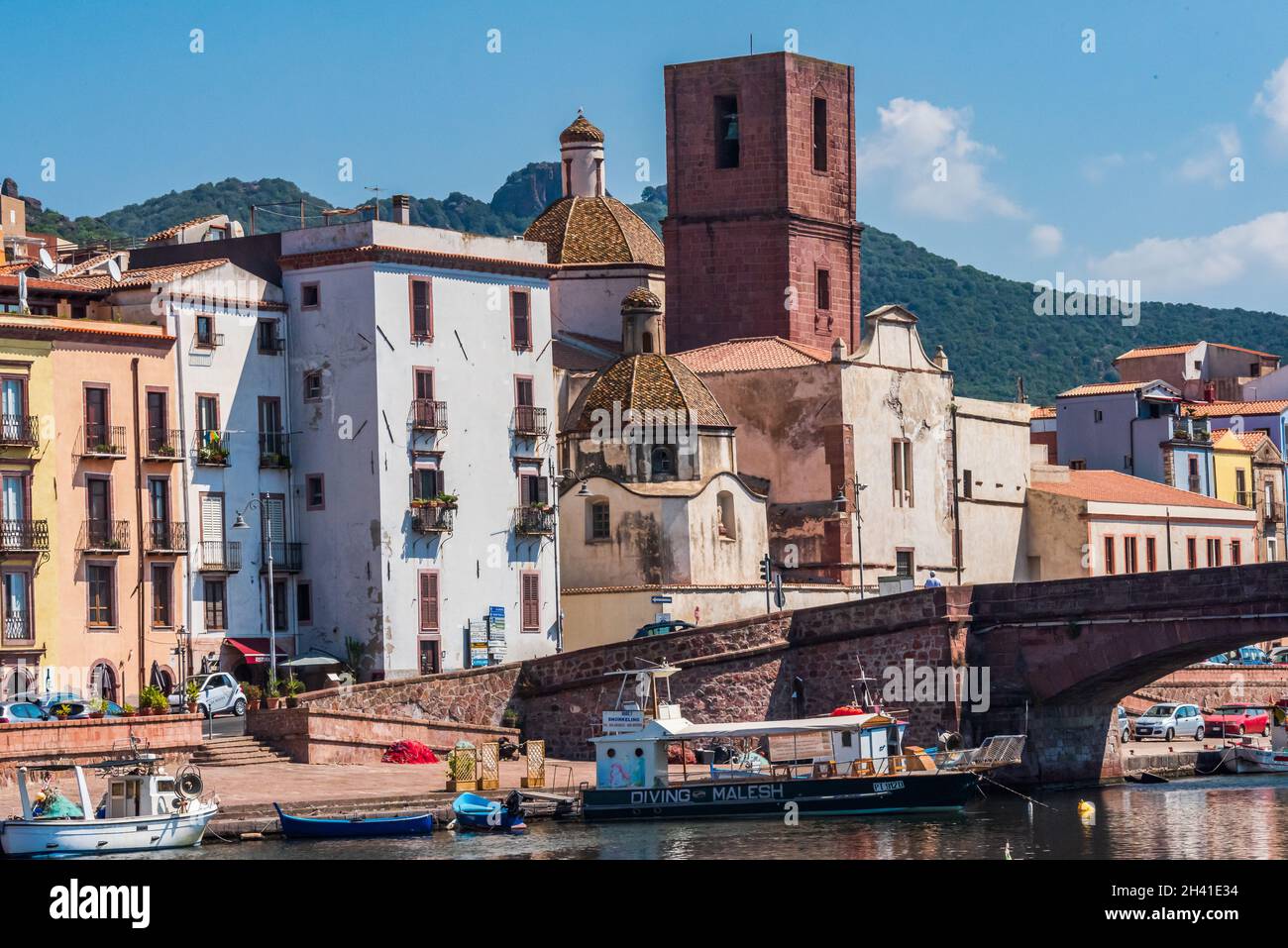 Kirche von bosa -Fotos und -Bildmaterial in hoher Auflösung – Alamy