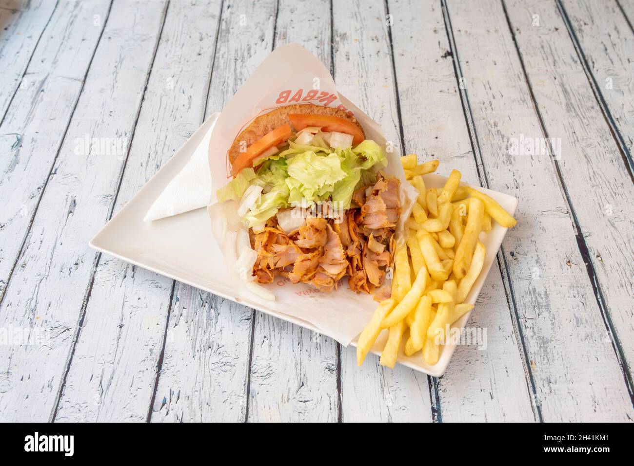 Kebab, ein rotierendes Stück Fleisch, ist diese Rolle Fleisch, die sich ...