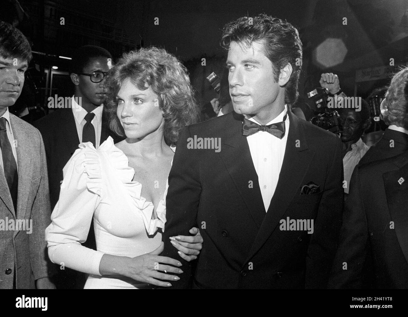 Marilu Henner und John Travolta bei der Premiere von Stayin' Alive am ...