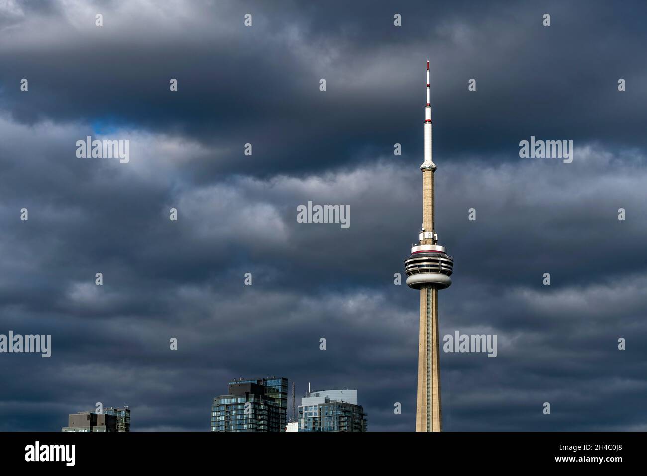 Revolving restaurant observation deck -Fotos und -Bildmaterial in hoher ...