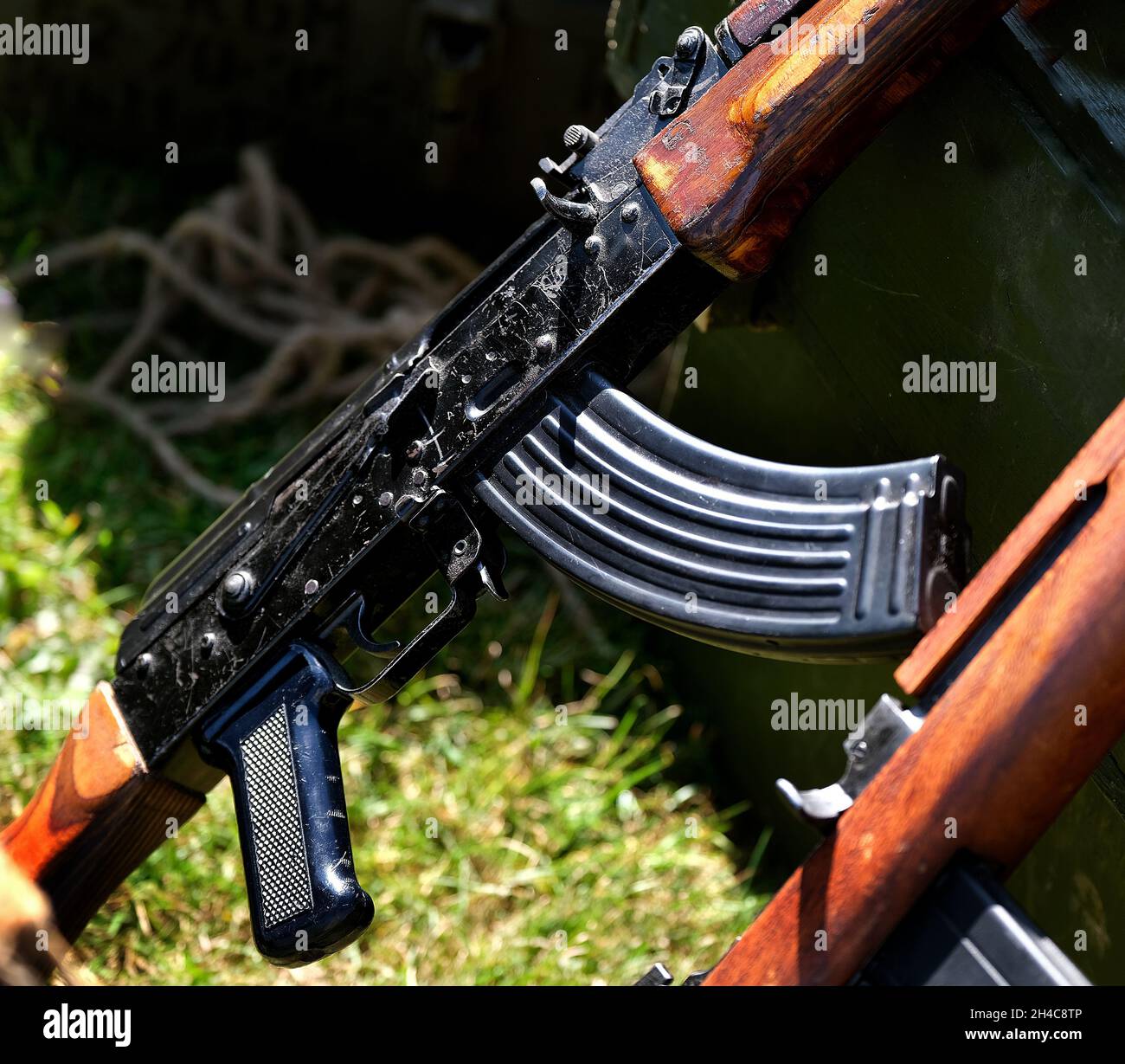 Das STG 44 (Abkürzung für Sturmgewehr 44, 'Sturmgewehr 44') ist ein ...