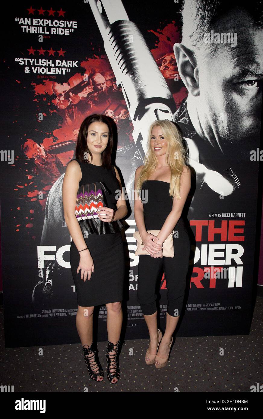 Die Models Ellis Attard, Left, und Georgie Rose bei der Weltpremiere ...