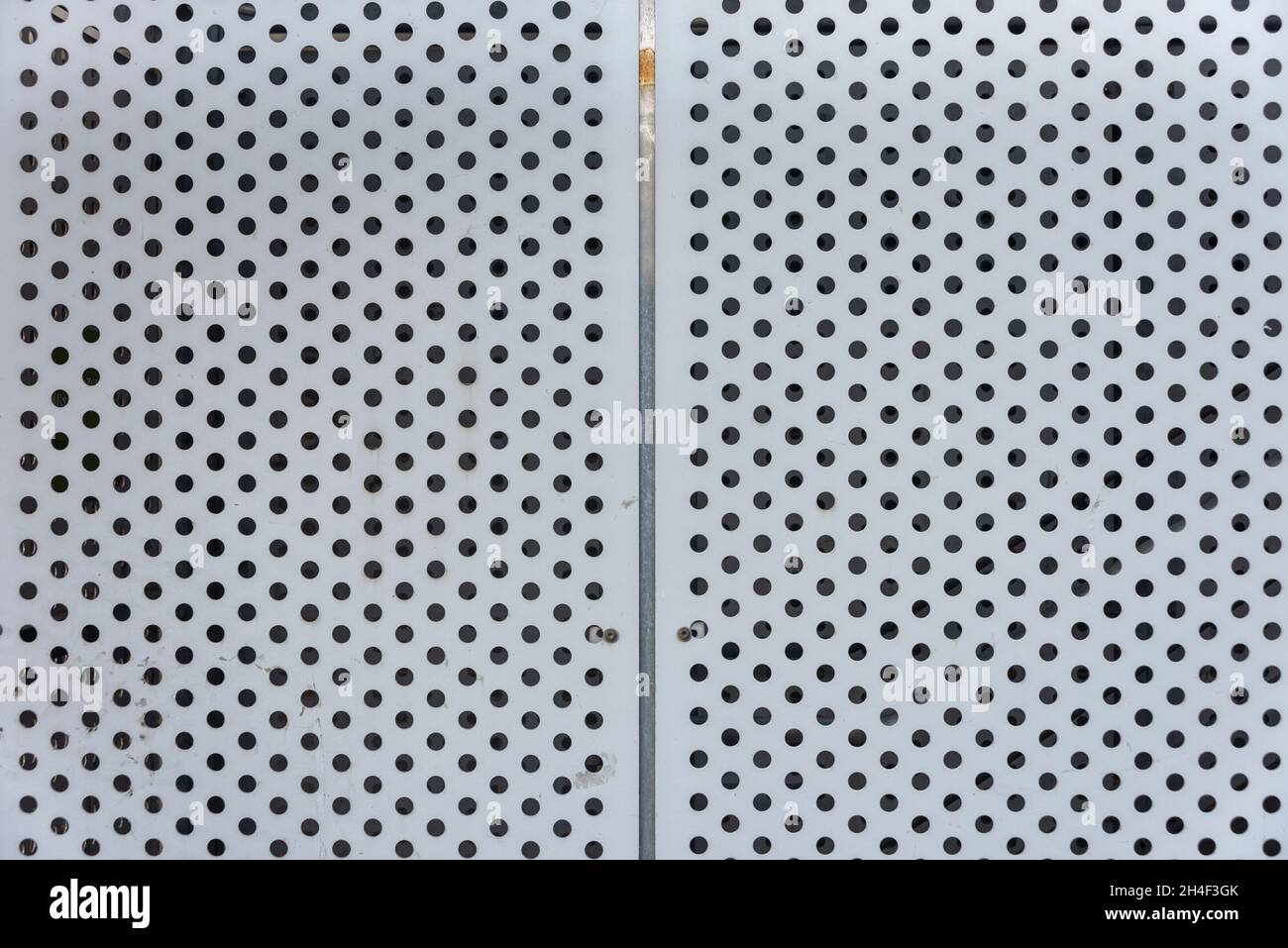 Perforierte fassade -Fotos und -Bildmaterial in hoher Auflösung – Alamy