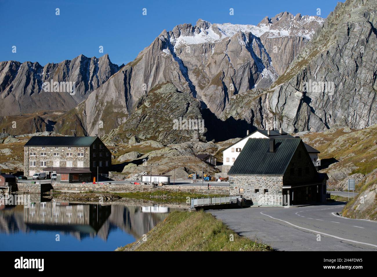 Grosser st bernhard pass -Fotos und -Bildmaterial in hoher Auflösung ...