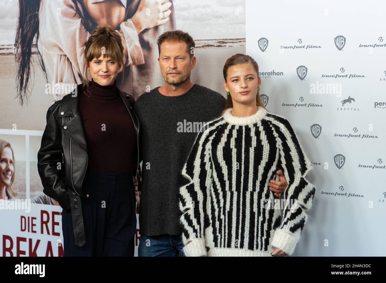 Auf dem Roten Teppich Emily Cox, Til Schweiger und Emma Schweiger am 03 ...
