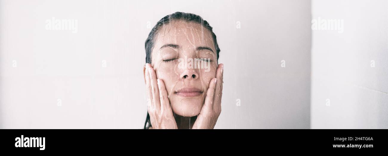 Duschende frauen -Fotos und -Bildmaterial in hoher Auflösung – Alamy