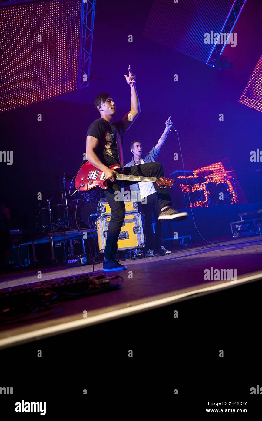 Josh Friend und Nick Tsang von Modestep treten am 2013. Juli 2013 im ...