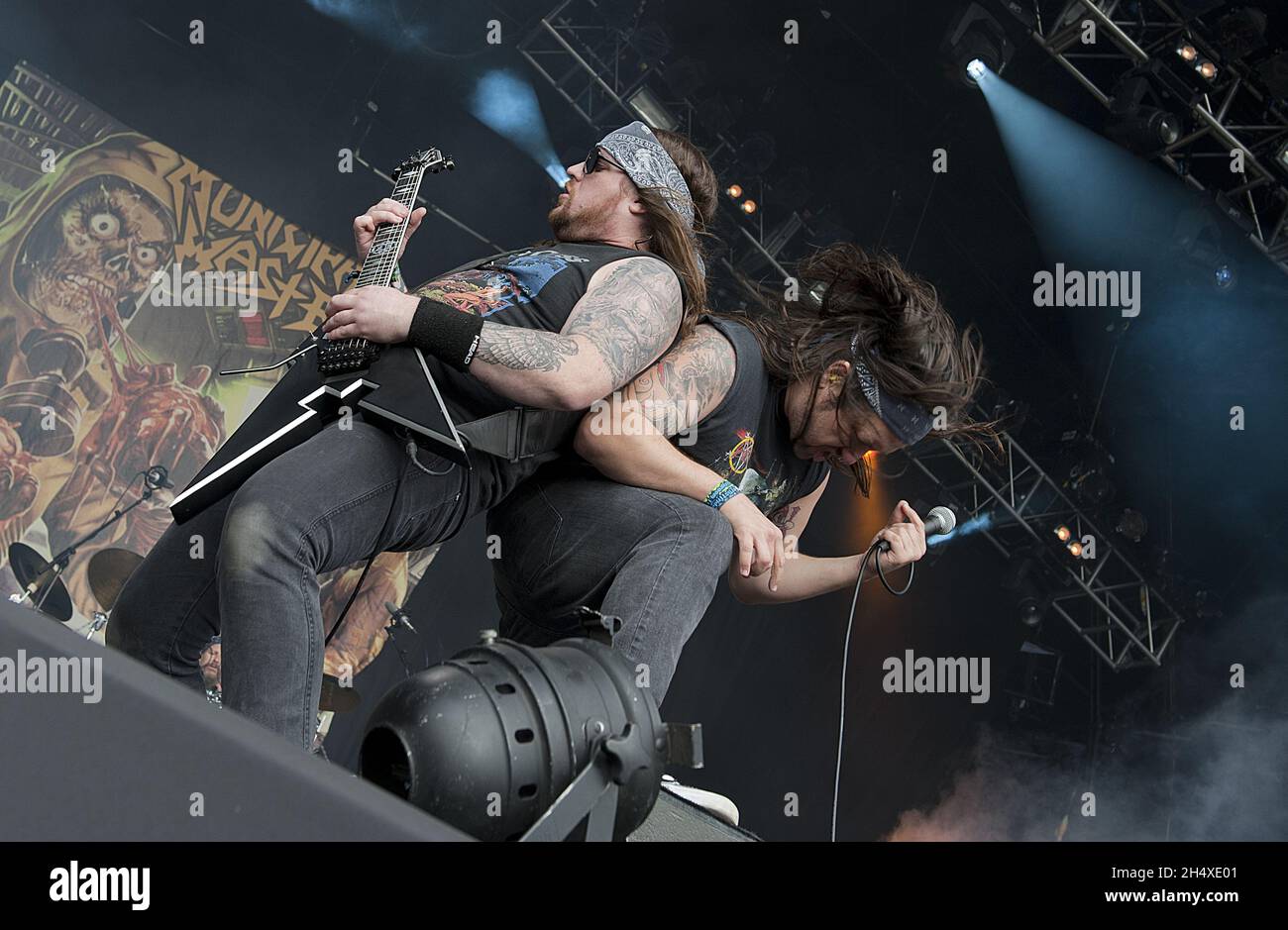 Tony Foresta und Ryan Waste of Municipal Waste spielen am 1. Tag beim ...