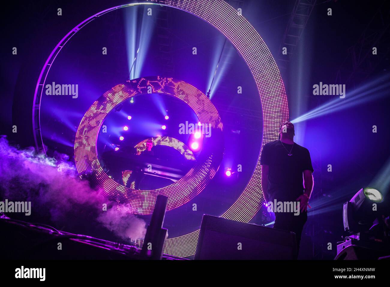 Sub Focus live auf der Bühne am 1. Tag des Global Gathering Festivals ...