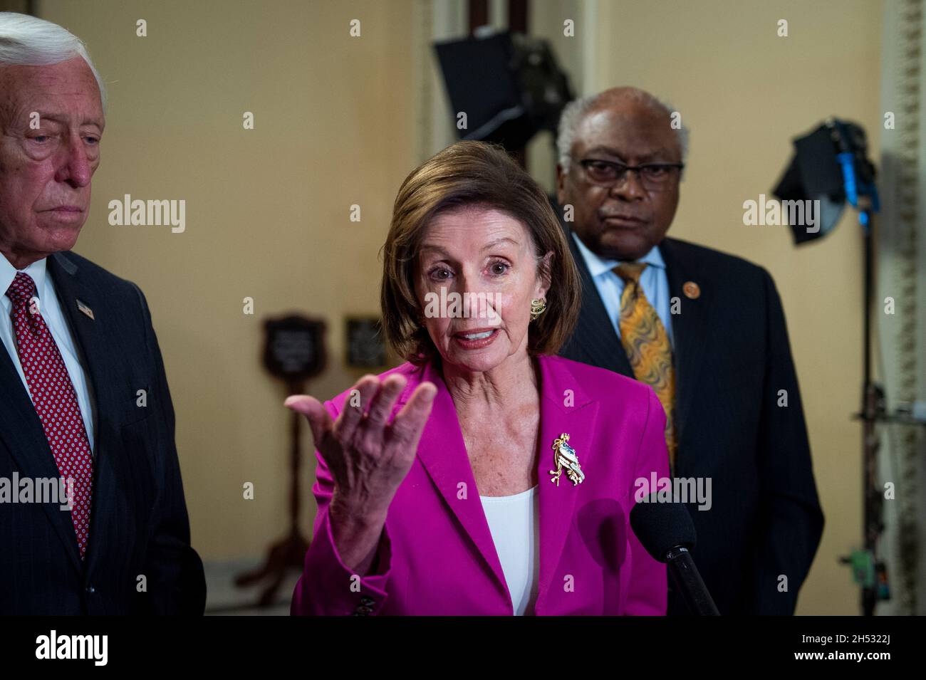 Die Sprecherin des Repräsentantenhauses der Vereinigten Staaten, Nancy ...