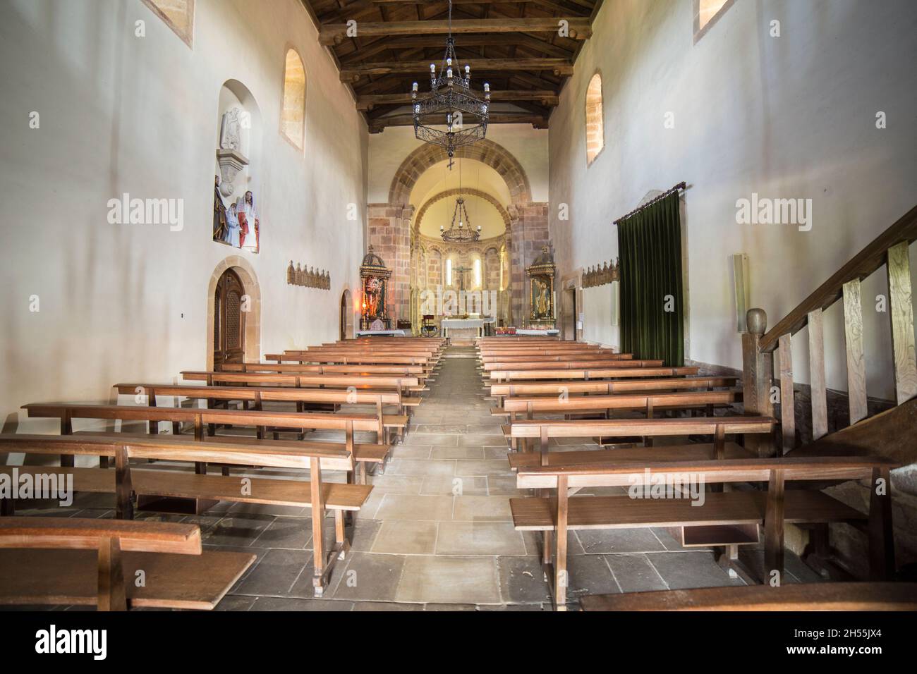 Romanisch gotisches interieur -Fotos und -Bildmaterial in hoher ...