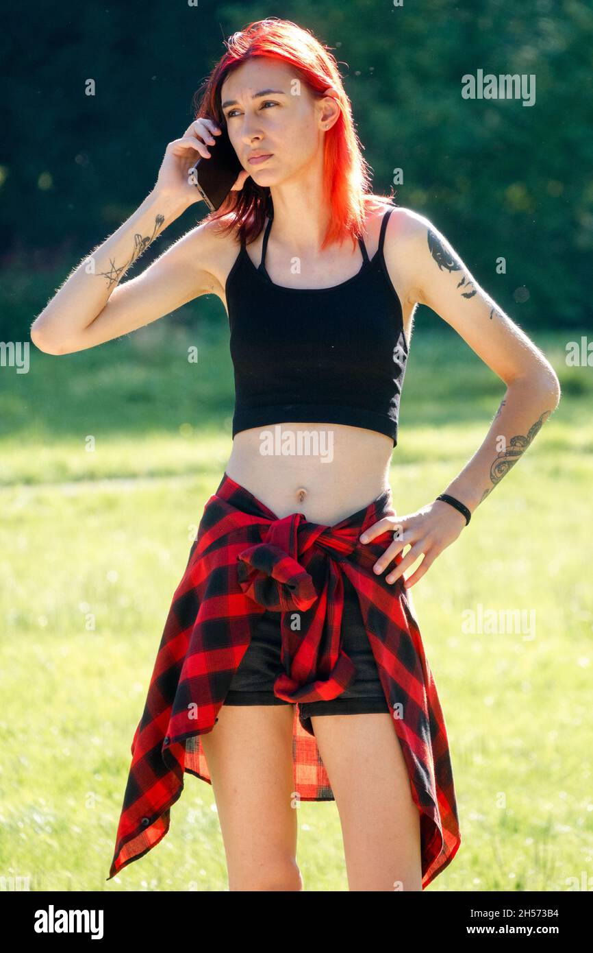 Dünne dünne frau -Fotos und -Bildmaterial in hoher Auflösung – Alamy