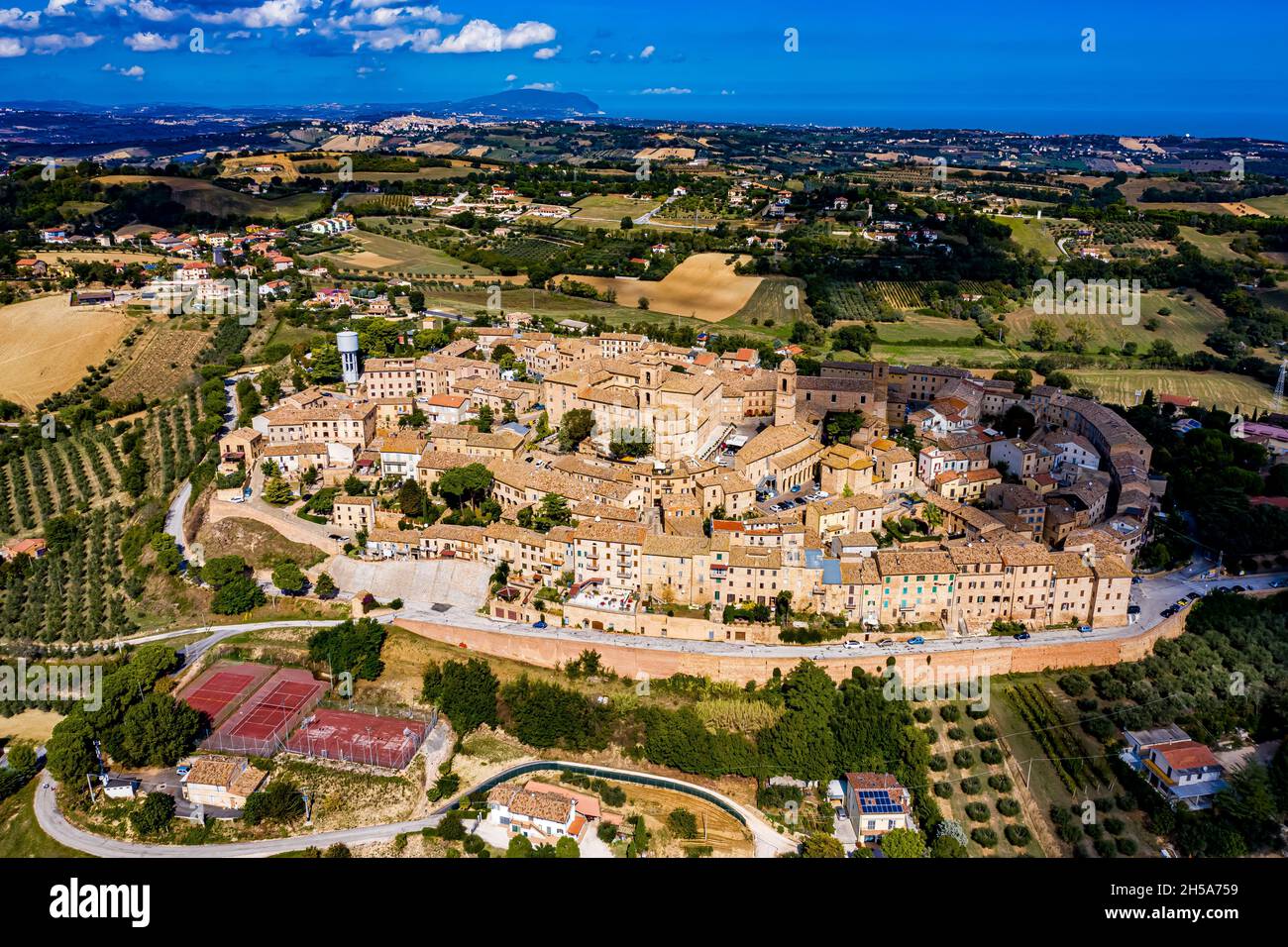 Italienisches drohnenbild -Fotos und -Bildmaterial in hoher Auflösung ...