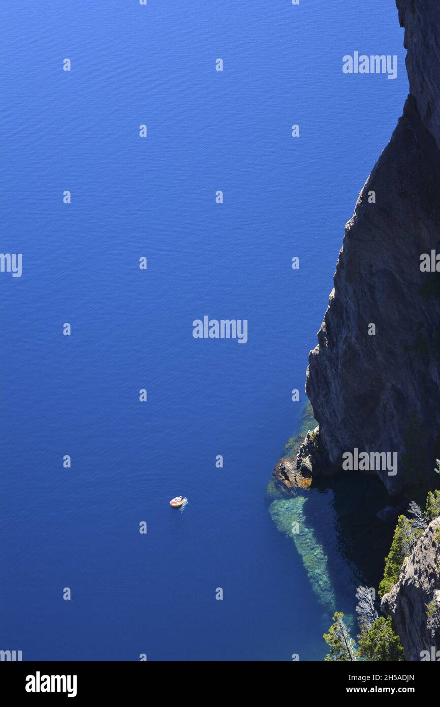 Ruderboot von oben gesehen -Fotos und -Bildmaterial in hoher Auflösung ...